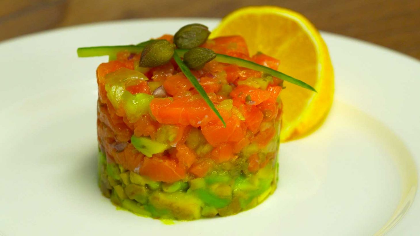Тартар из лосося и авокадо. Рецепт от Всегда Вкусно!
